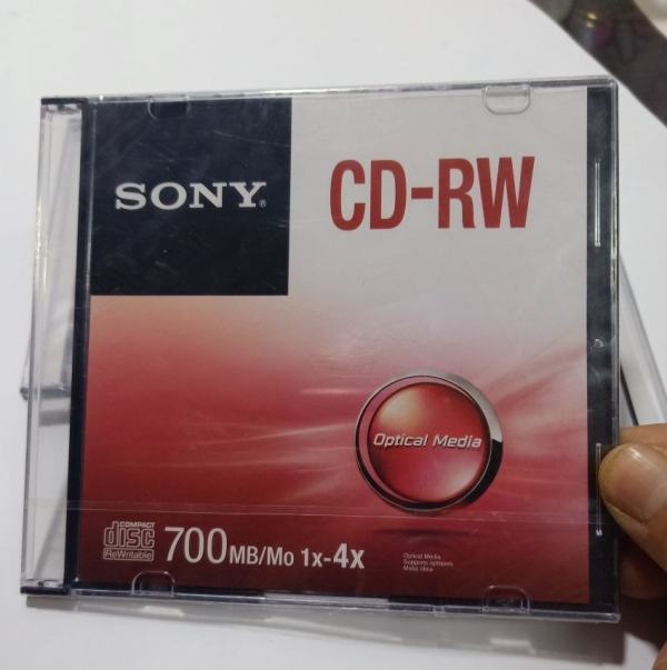 在CD光盘上标记有“CD–RW”字样，此标记表明光盘-ZOL问答
